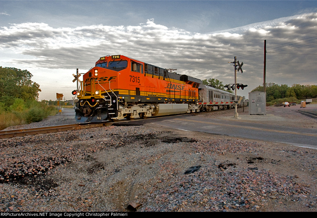BNSF 7315 Leads O-WHITOP1-09
